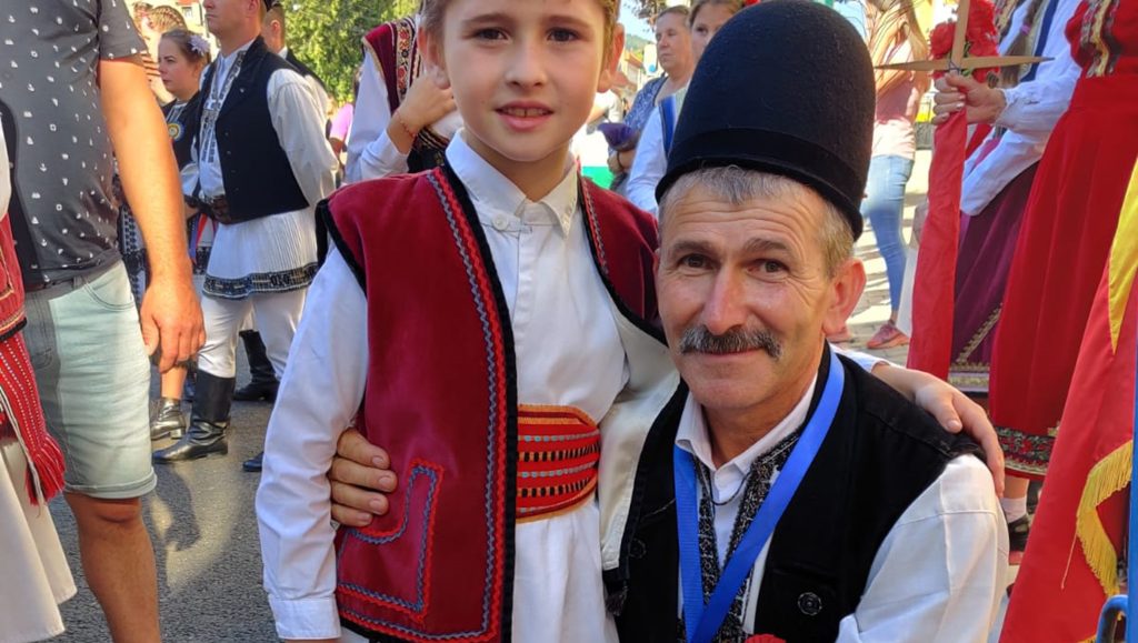 Momârlanii Gazde Bune 🐑 Ținutul Momârlanilor Petrileni